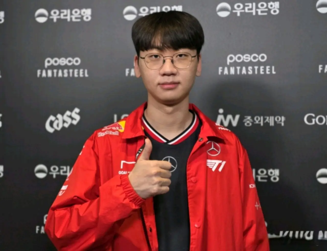 Doran跟随T1夺得首个世界赛冠军，玩家调侃想去T1付费上班！