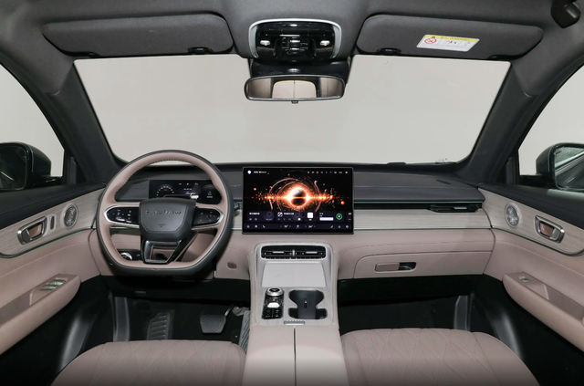 搭载1.5T插混，纯电续航90公里，奇瑞风云T8亮相广州车展