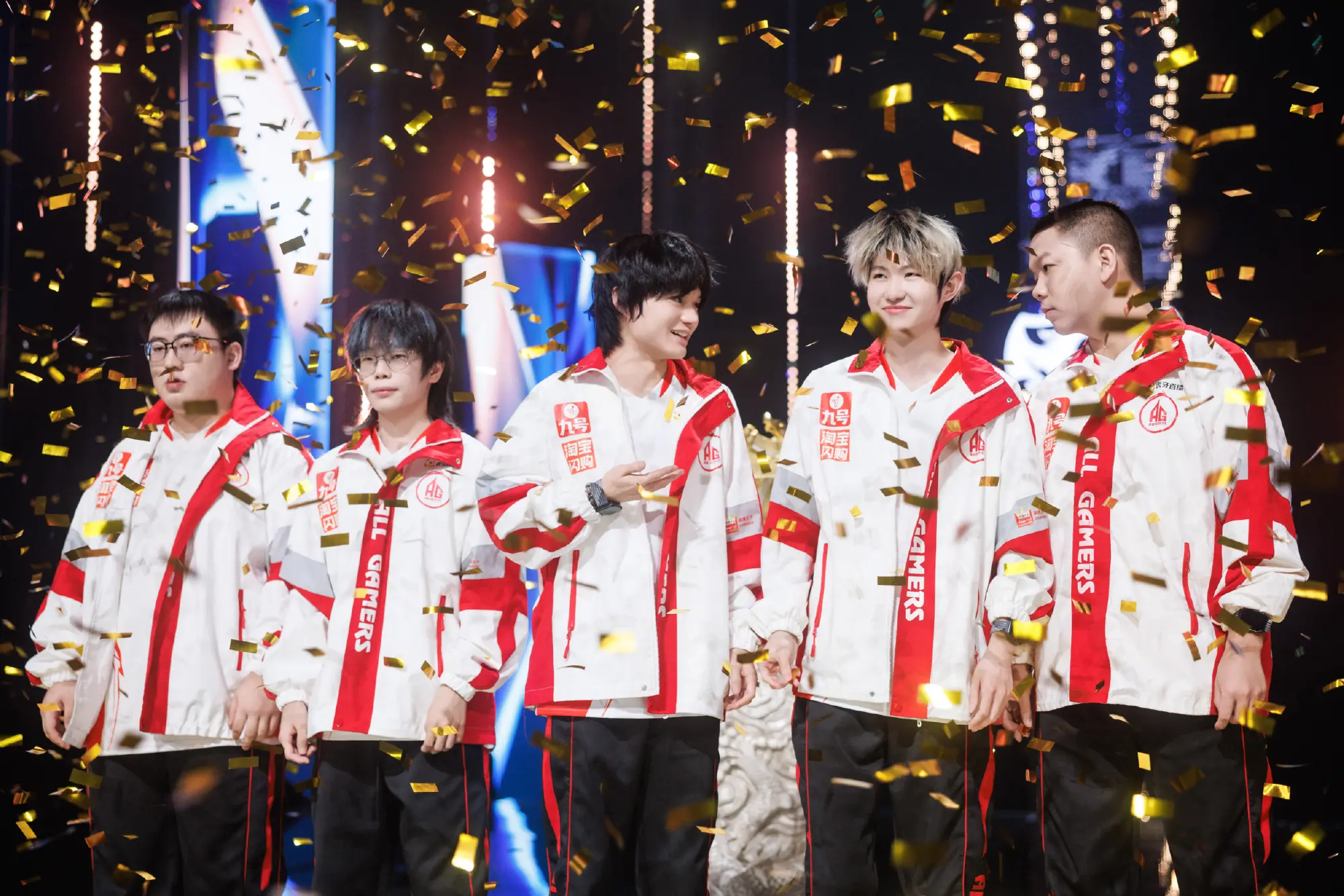 为了让一诺反超Fly，成为KPL历史第一人，挑杯AG首发五人全力以赴