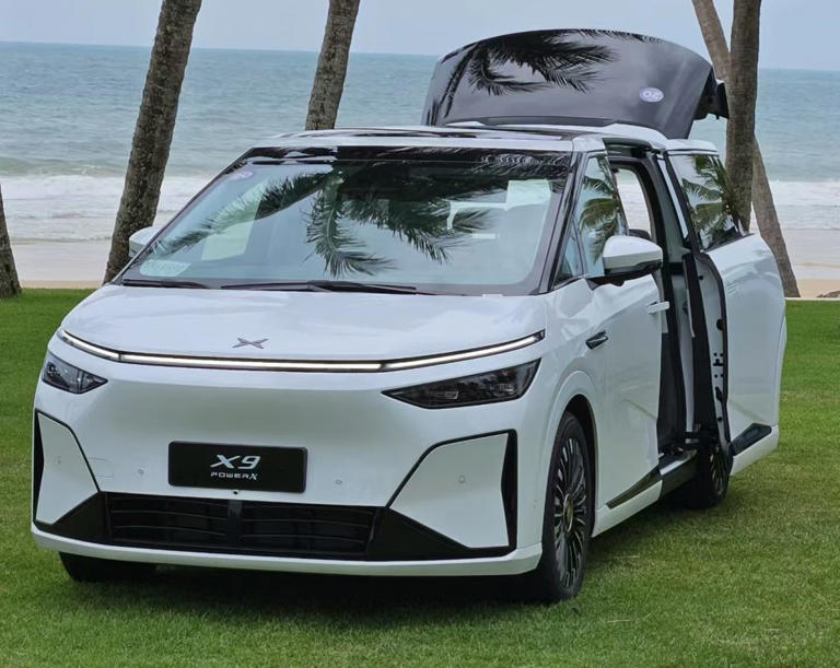 打破 MPV 固有认知！小鹏 X9 新款曝光：智能驾驶 + 740km 续航，35.98 万起冲不冲？