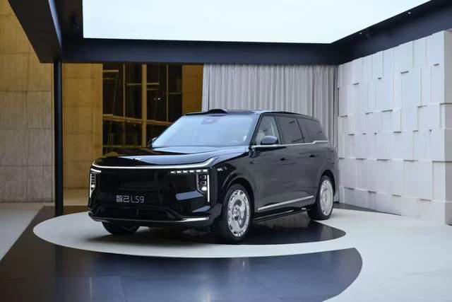 30万级最强旗舰爆品智己LS9上市32.28万起售