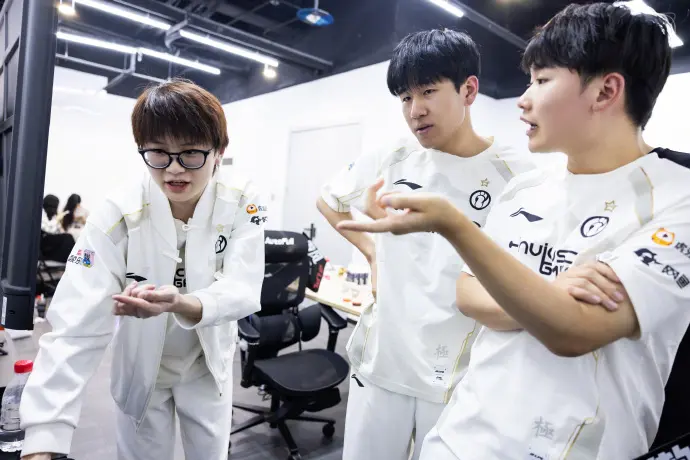 有机会来LPL吗？viper和zeus今年合约到期