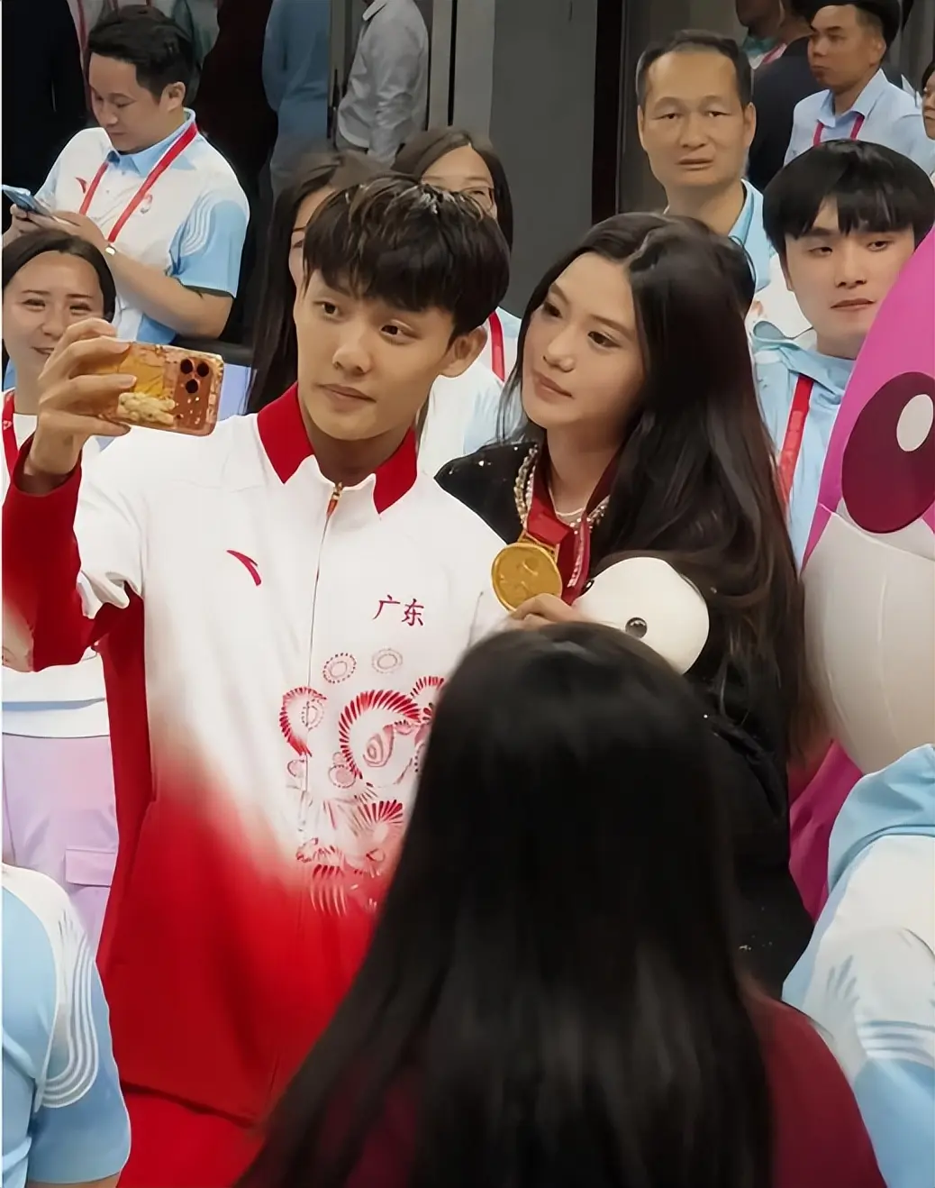 CBA快讯，徐杰女友曝光，张峻豪征战西丁联赛，曾凡博或加盟NBL