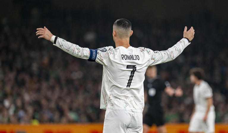 C罗为何在国家队226场才首次染红？自律人设崩塌了吗？