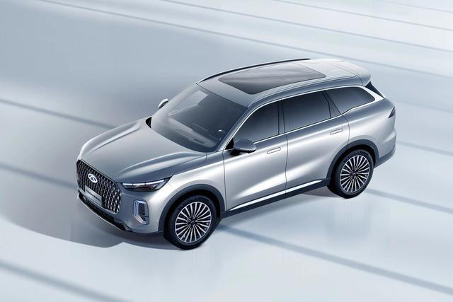 搭载2.0T+8AT还提供四驱，奇瑞瑞虎8L太能打！