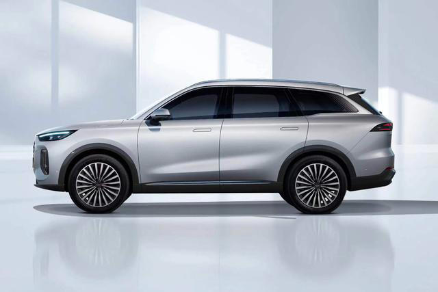 搭载2.0T+8AT还提供四驱，奇瑞瑞虎8L太能打！