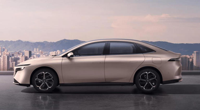 权益价10.69万起，东风日产N6开启预售，纯电续航180公里