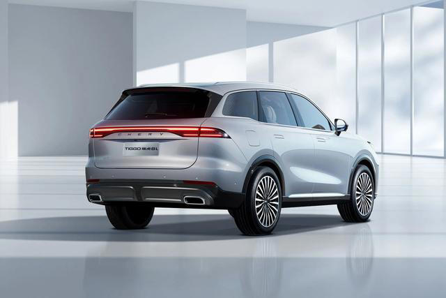 搭载2.0T+8AT还提供四驱，奇瑞瑞虎8L太能打！