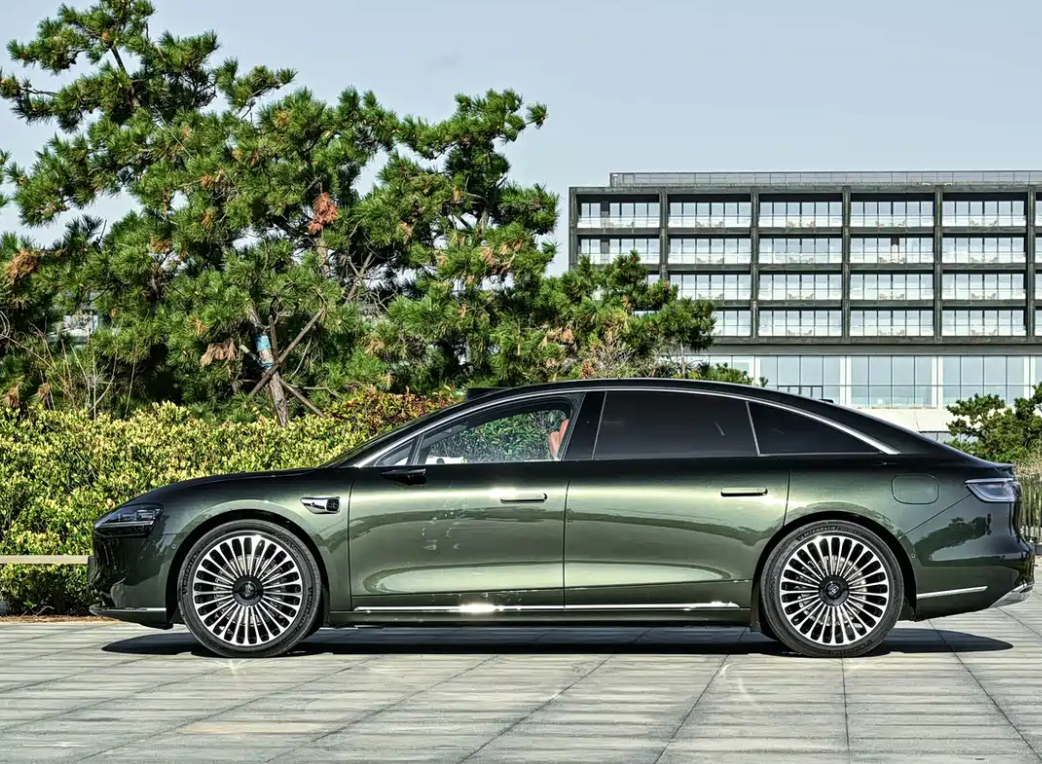 新款享界S9开启预售！网友：纯电版“帕梅”接班人