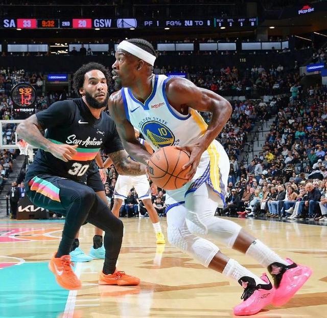 太牛了！库里49分+罚球绝杀马刺，看数据：他是头号功臣！