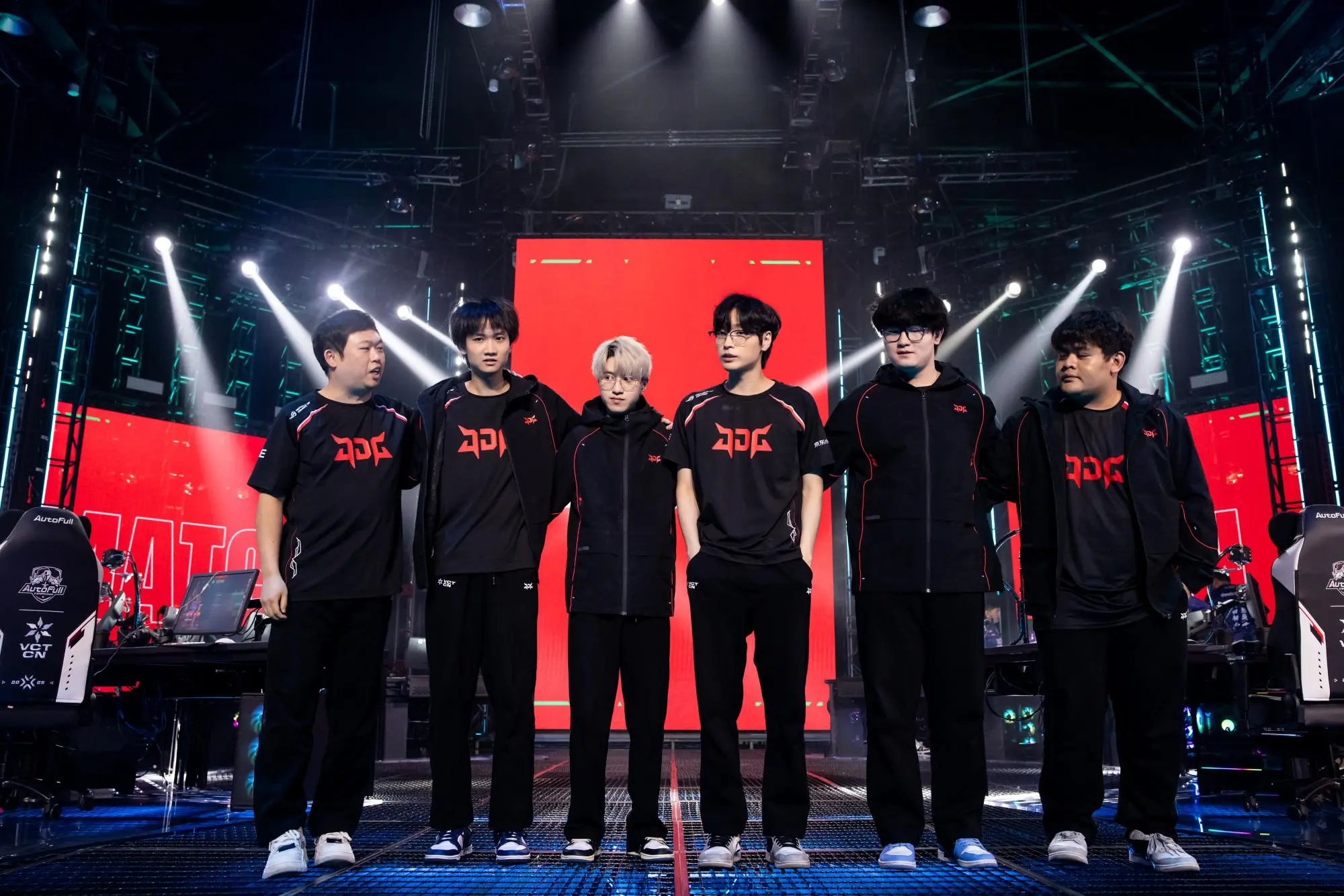 决战终章，FPX夺得2025无畏契约进化者杯系列赛终章冠军