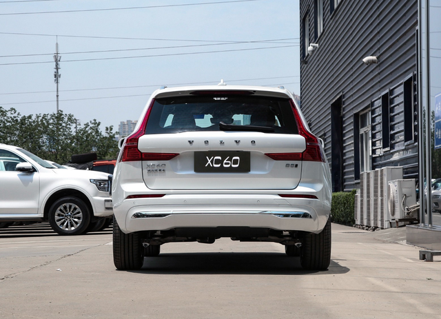 沃尔沃XC60安全配置丰富，2.0T+8AT超适合家用