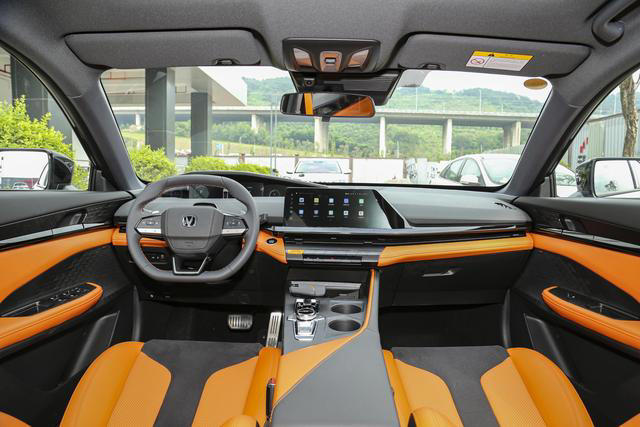 售价13.99万元，长安UNI-V 2.0T经典运动型