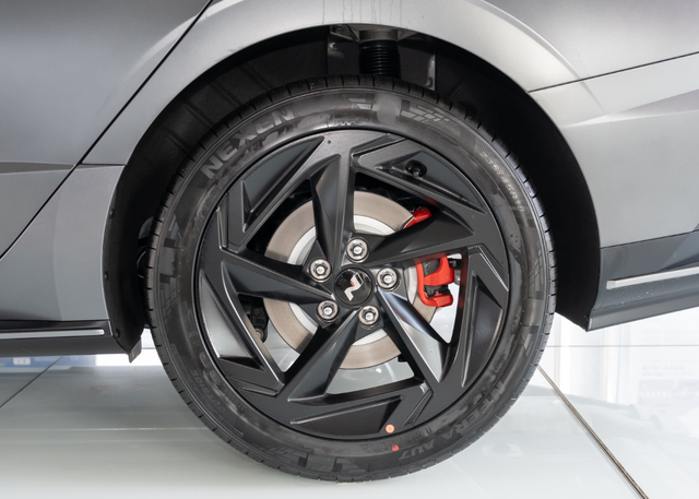 现代索纳塔17.38万起，2.0T+8AT配置丰富宜家用