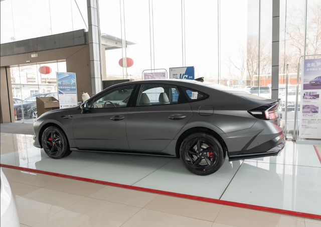 现代索纳塔17.38万起，2.0T+8AT配置丰富宜家用