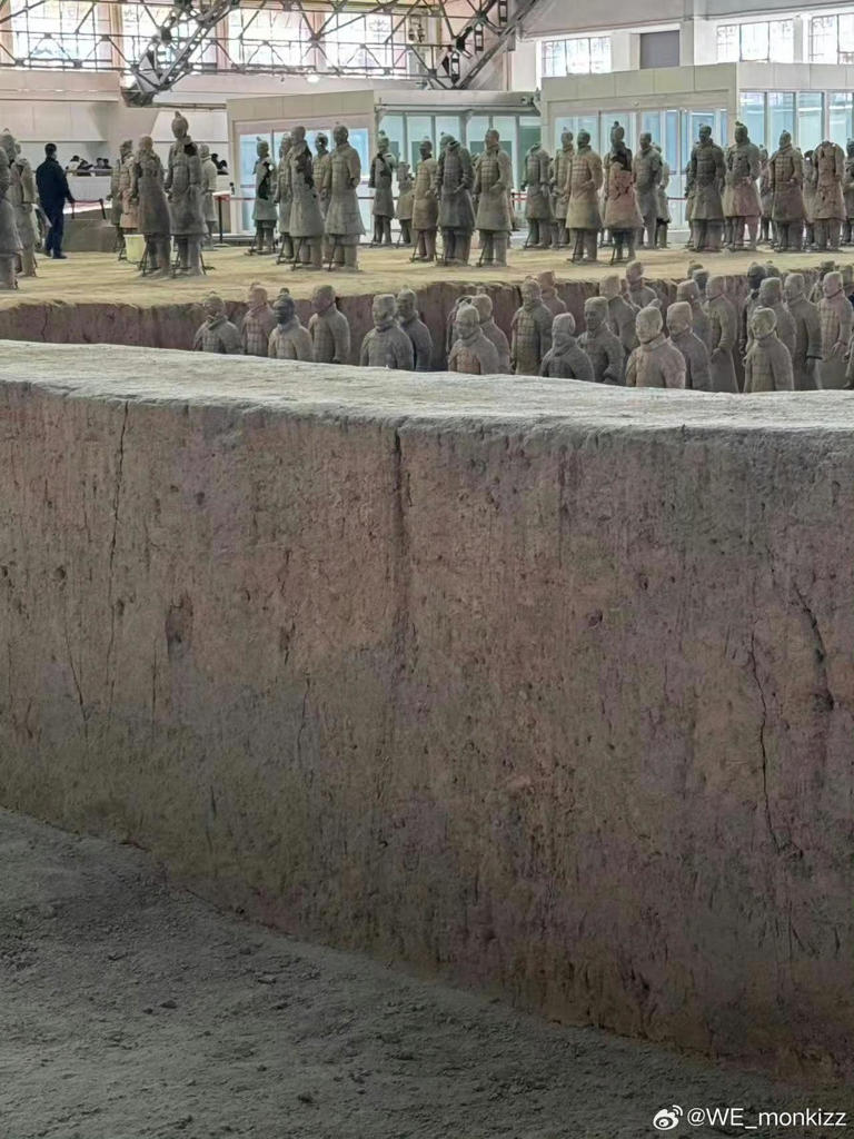 WE打野Monki分享兵马俑参观照：终于有时间来逛逛了