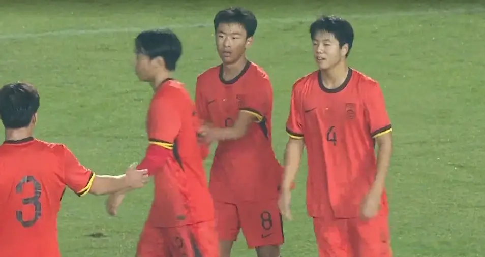 U16国足完美半场！张伯霖独造4球，谢晋双响，媒体人集体狂赞