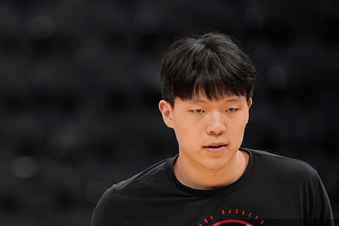 开拓者半场65-53领先雄鹿，杨瀚森上半场未获得出场机会
