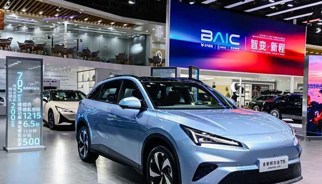 10.98万起带城区NOA！极狐全新阿尔法T5广州车展秀实力