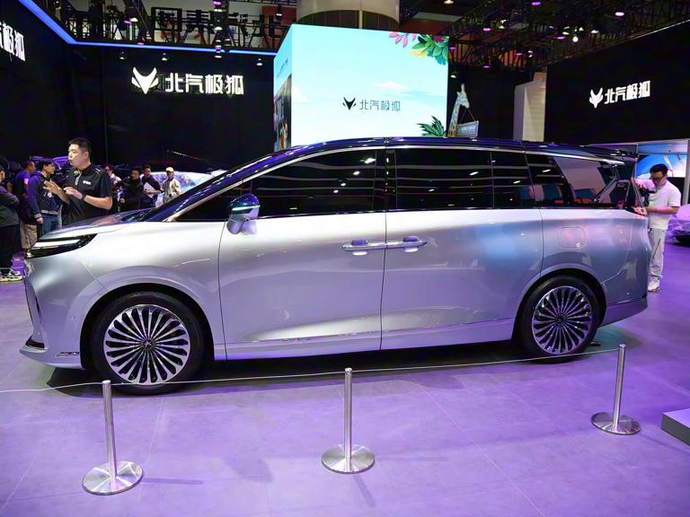2025广州车展：极狐首款MPV首发，外观豪华或配增程动力