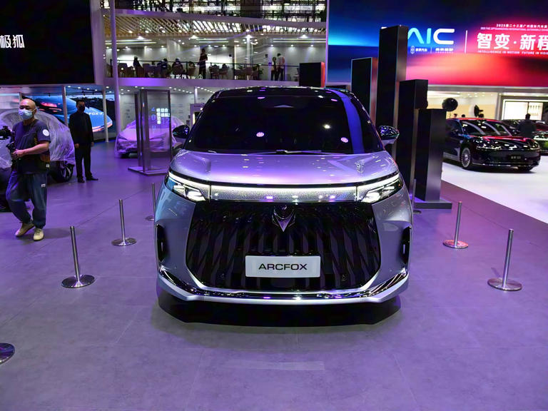 2025广州车展：极狐首款MPV首发，外观豪华或配增程动力