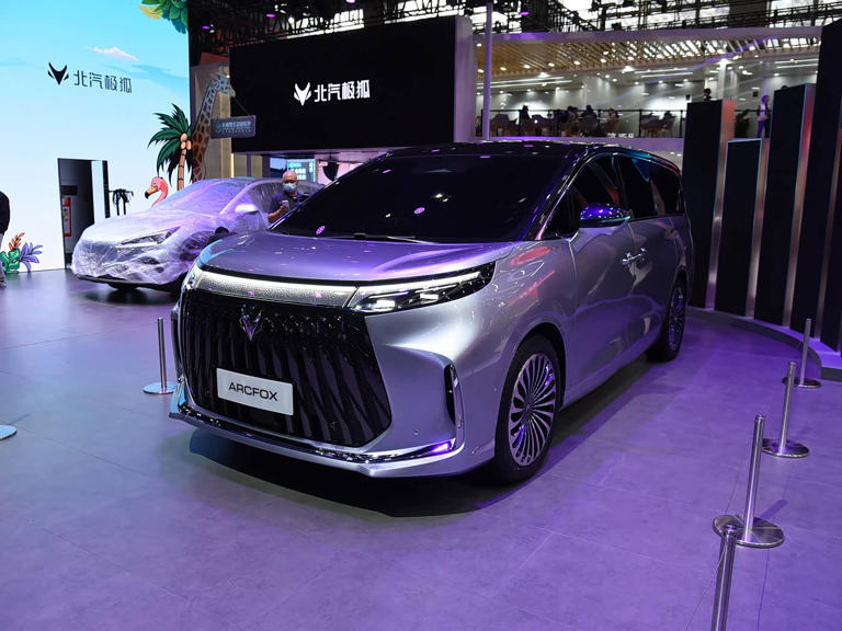 2025广州车展：极狐首款MPV首发，外观豪华或配增程动力