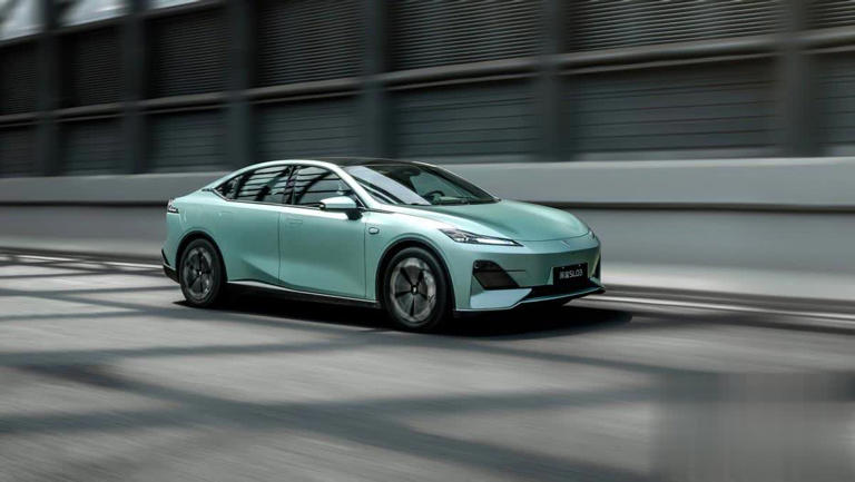 11.99万起，2025款深蓝SL03新车值得买吗?