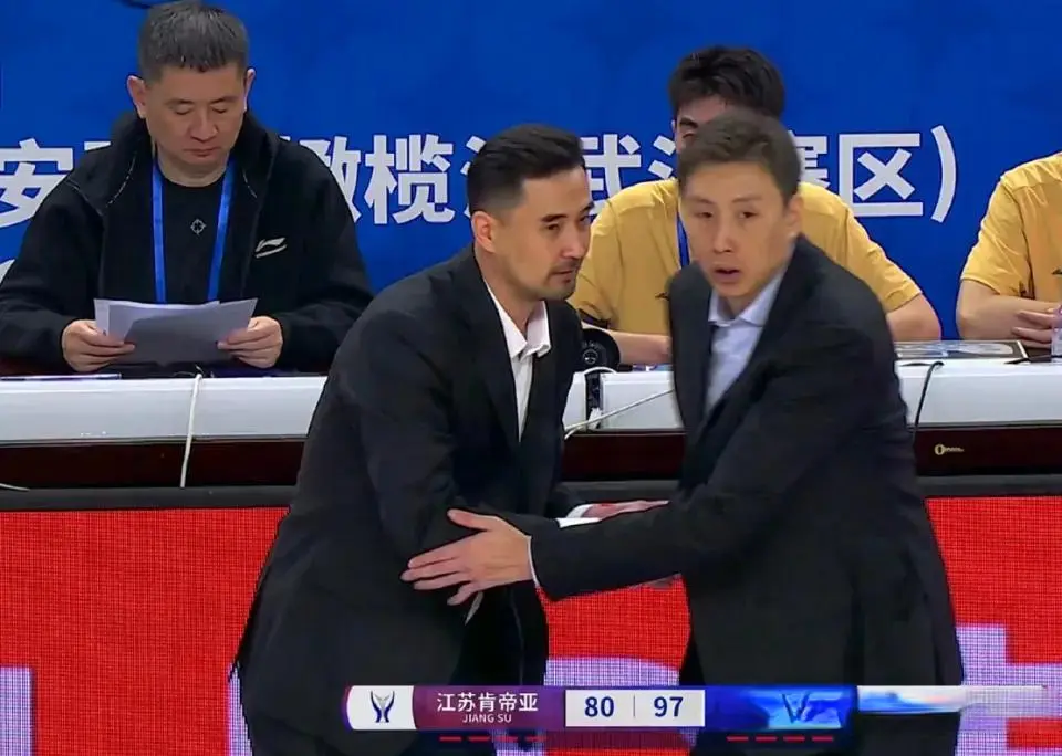 CBA江苏队17分惨败NBL合肥狂风引热议! 媒体人：见证历史性一战