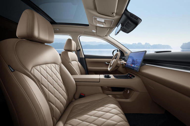 这才是全家出行的最优选!第三代蓝电E5 PLUS上市，限时11.98万!