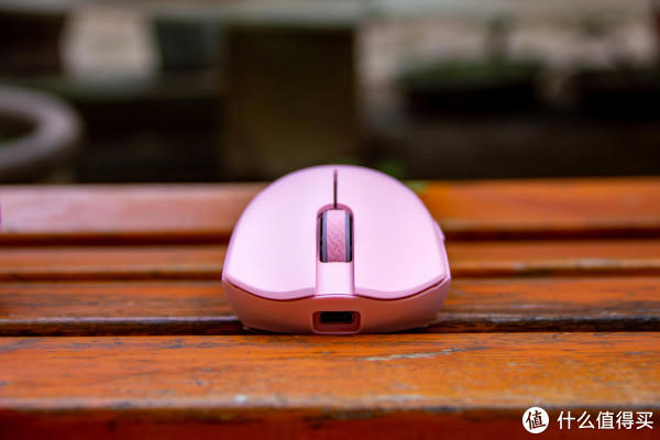 895的无孔镁合金鼠标，8K接收器还支持语音操作? | 万灵幻