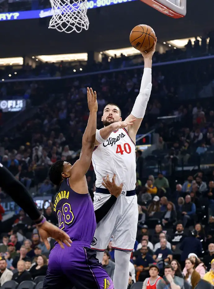 再崩盘！快船118-135湖人，谁应该为本场输球背锅，数据一目了然