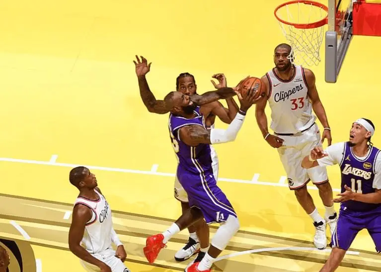 快船118-135湖人！无奈不是2连败，是泰伦卢评价哈登，还点名小卡