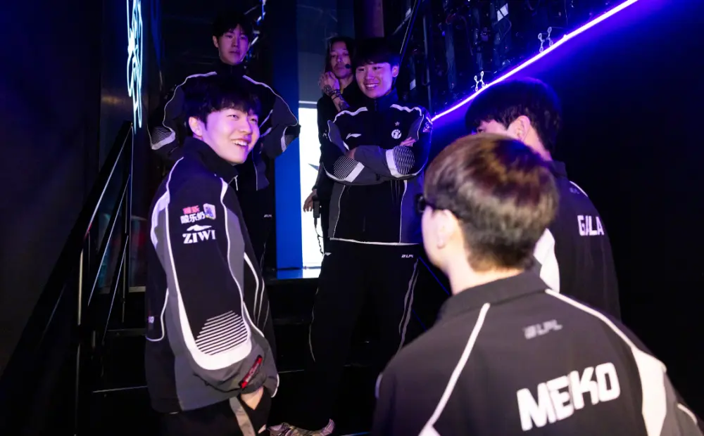 涵艺曝光IGUzi登顶热搜，没买AD只是为等Uzi小明回归