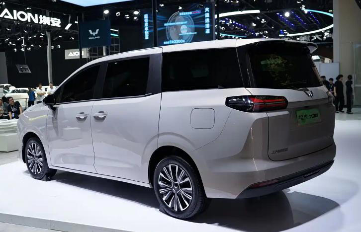 车长4米9！10万级MPV油电混动三选一