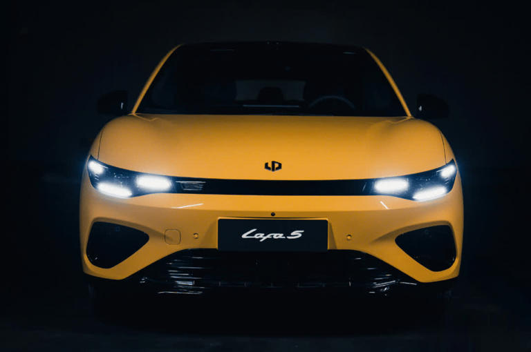 9.28万起！零跑Lafa 5上市，全系800V架构纯电小钢炮