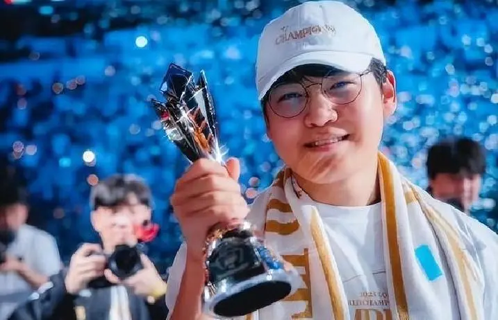 Tabe被曝离开AL引热议！Gumayusi离队内幕曝光，LPL全华班将起飞