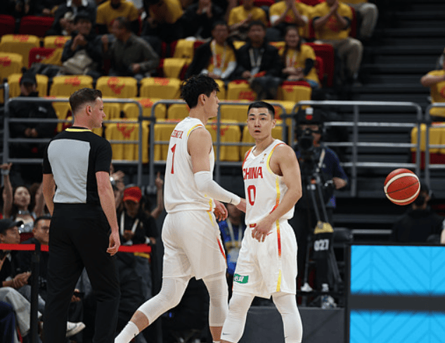 男篮预选赛：程帅澎19分&李贤重20分，中国前三节52-80韩国