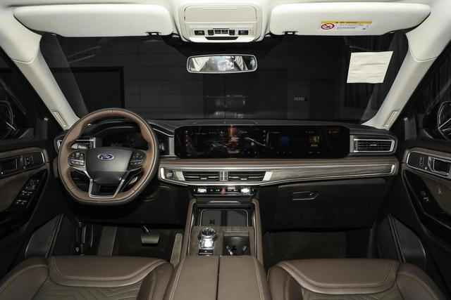 售价30.98万起，福特探险者上市，动力升级还配8155芯片