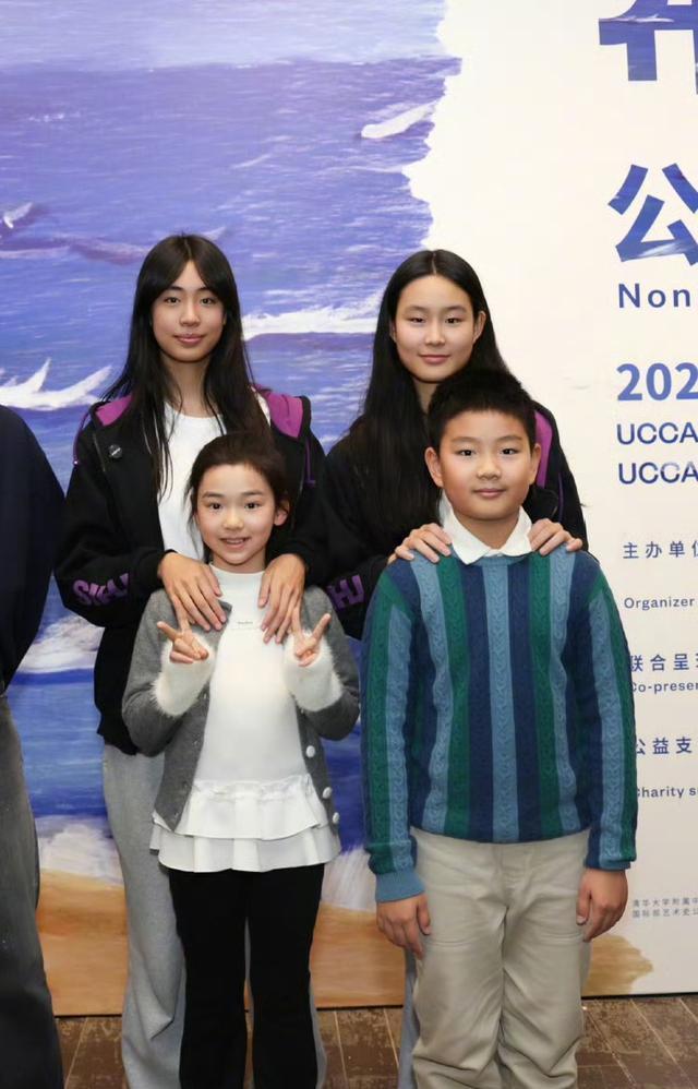 佟大为17岁女儿办画展，身高近180，关悦董璇2家4娃同框太有爱！
