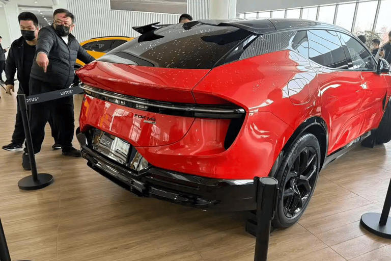 952马力+420公里纯电续航，莲花FOR ME实车亮相