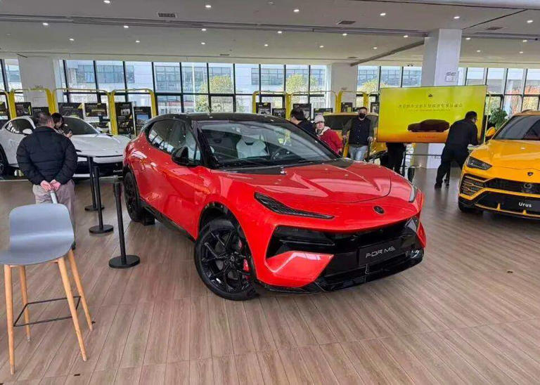 952马力，900V高压平台，神车来袭! CEO：300万以内无人匹敌!