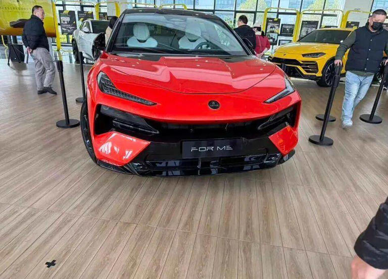 952马力，900V高压平台，神车来袭! CEO：300万以内无人匹敌!