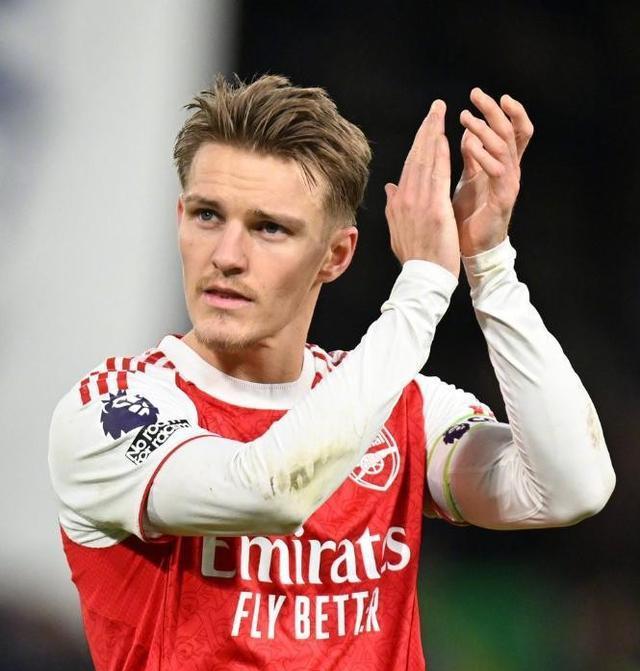 马杜埃凯双响队史第一人，阿森纳3-0大胜布鲁日，6战全胜领跑欧冠