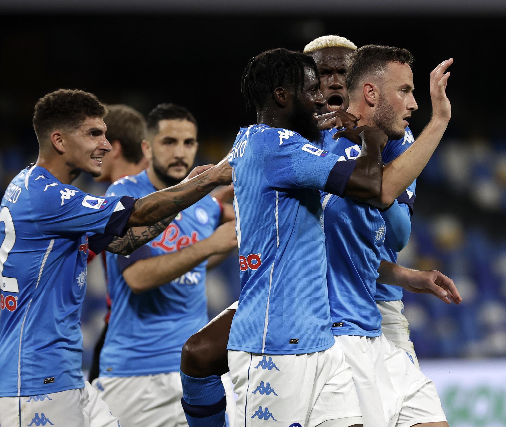 今日足球：那不勒斯vsAC米兰 威廉二世vs鹿特丹斯巴达