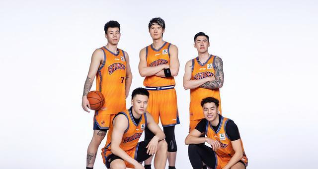 今晚!CBA战2场 CCTV5直播德比战广东男篮VS广州，郭艾伦PK胡明轩