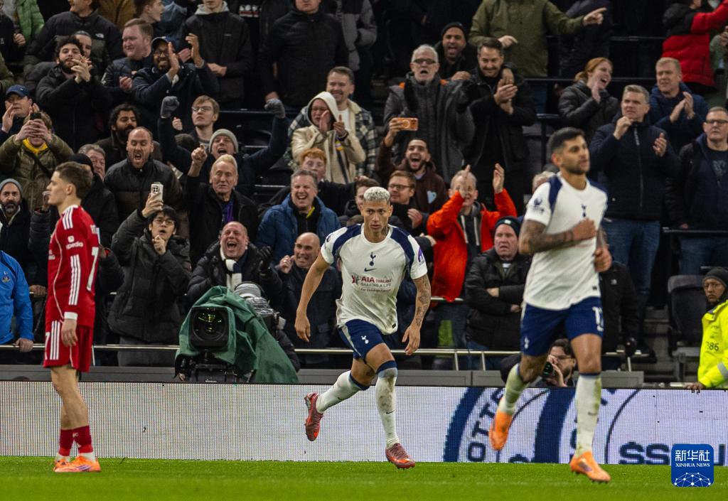 英超：热刺不敌利物浦