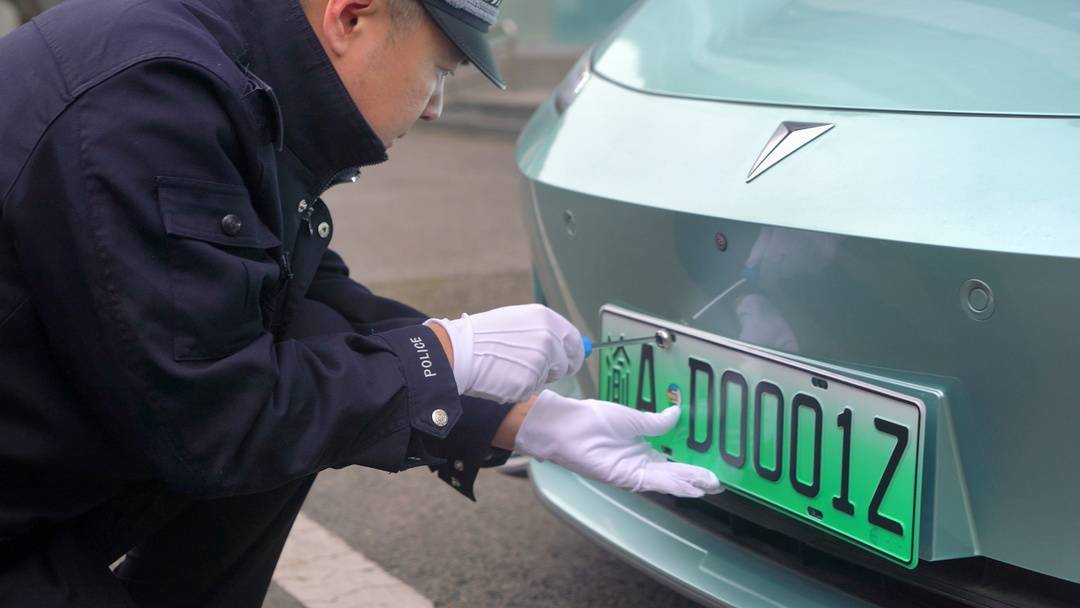 渝AD0001Z，全国首块L3级号牌落地重庆 自动驾驶来了!