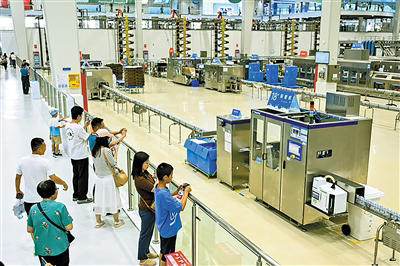 旅游业崛起：迢迢前路海天阔