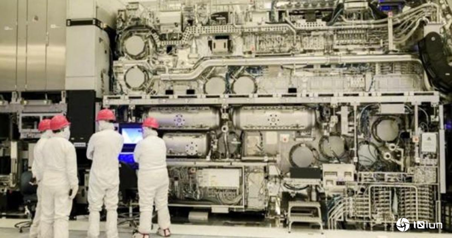 Intel秀肌肉! 全球首发High-NA EUV曝光机到手，14A制程准备起飞啦!