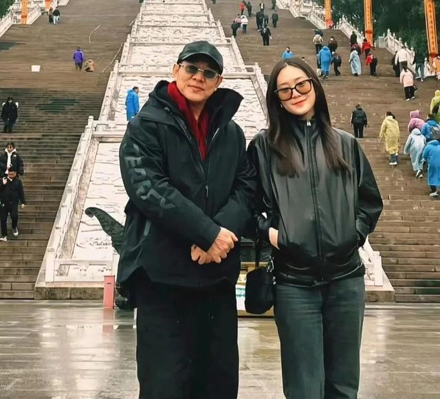 李连杰晒出家居照，回归烟火，休养打坐，粗茶淡饭，做个可爱的人